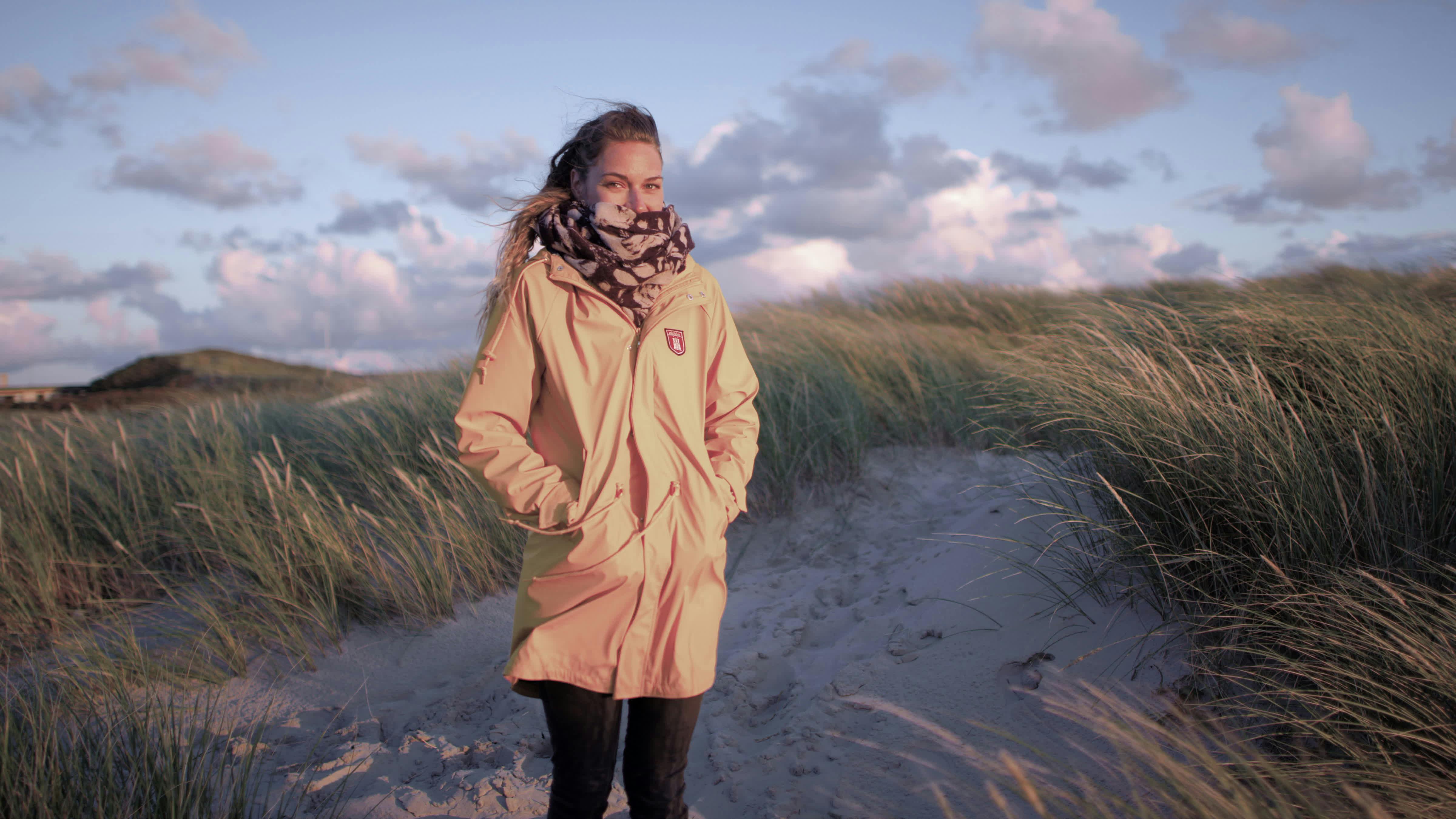 Discover woman-in-the-dunes, a story-driven footage | Artlist