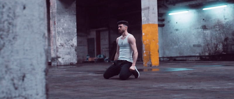 Kneeling, Shouting, Angry, Vest by Thomas Gellert – Stock Footage | Artlist