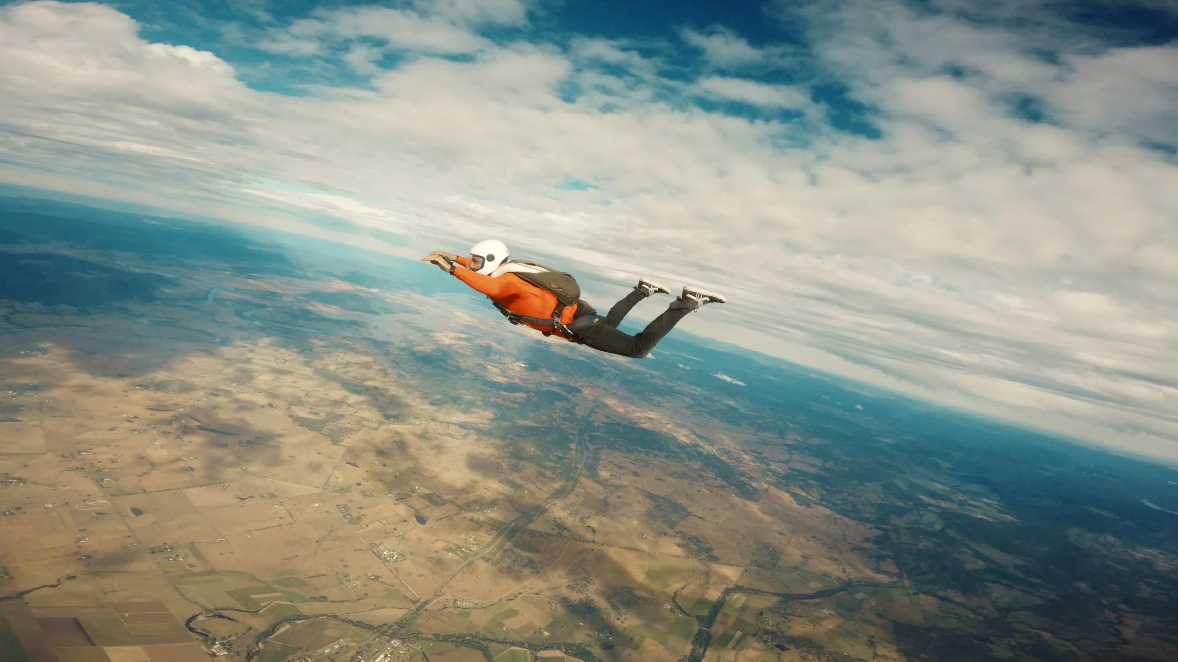 Discover skydiving, a story-driven footage | Artlist