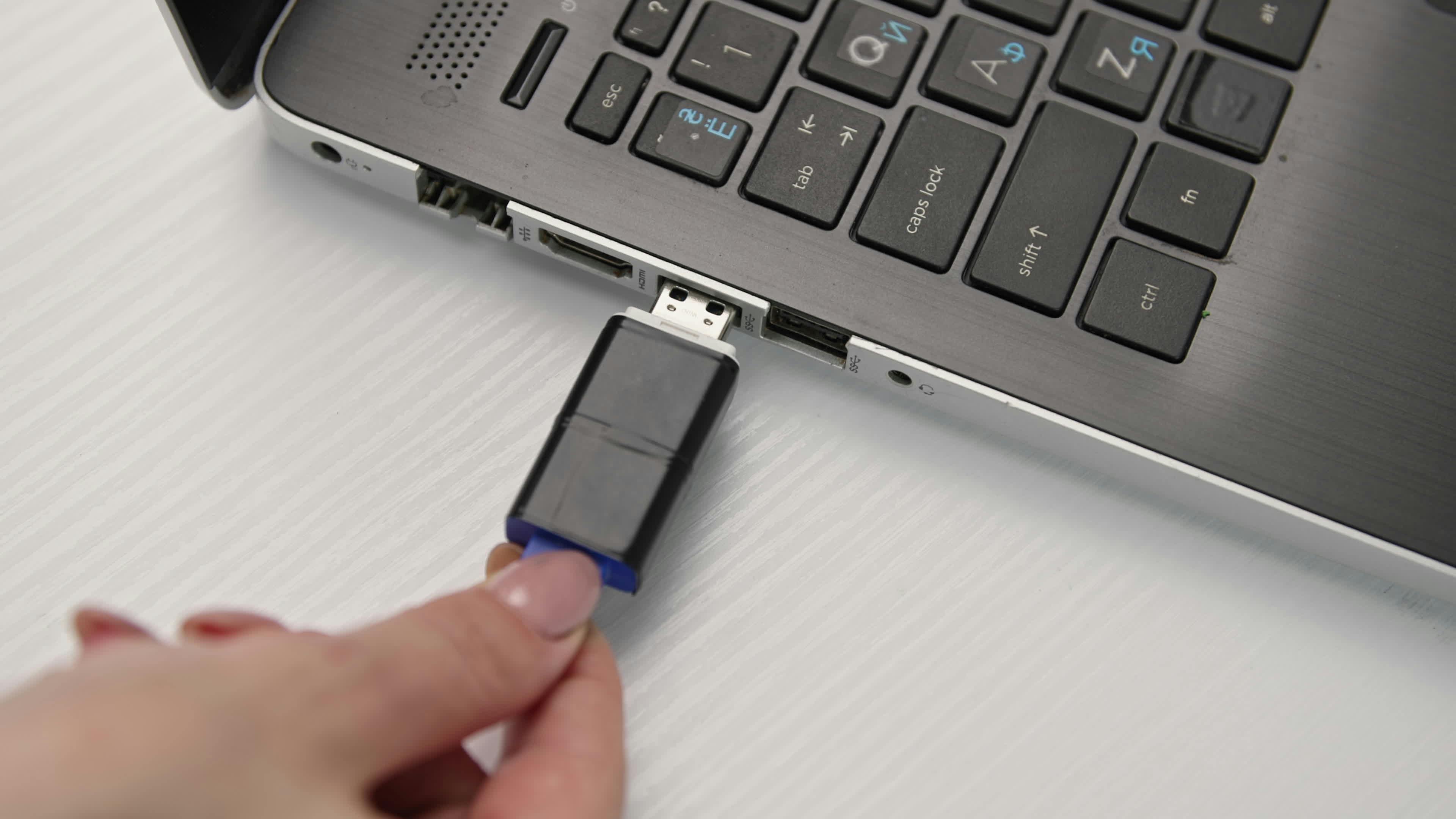Discover usb-connections, a story-driven footage | Artlist