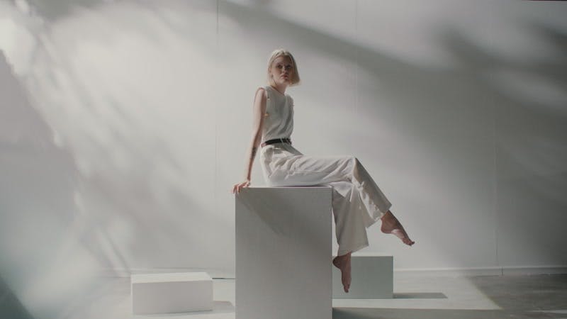 White, Cube, Pose, Modern Art by Ira Belsky – Stock Footage | Artlist