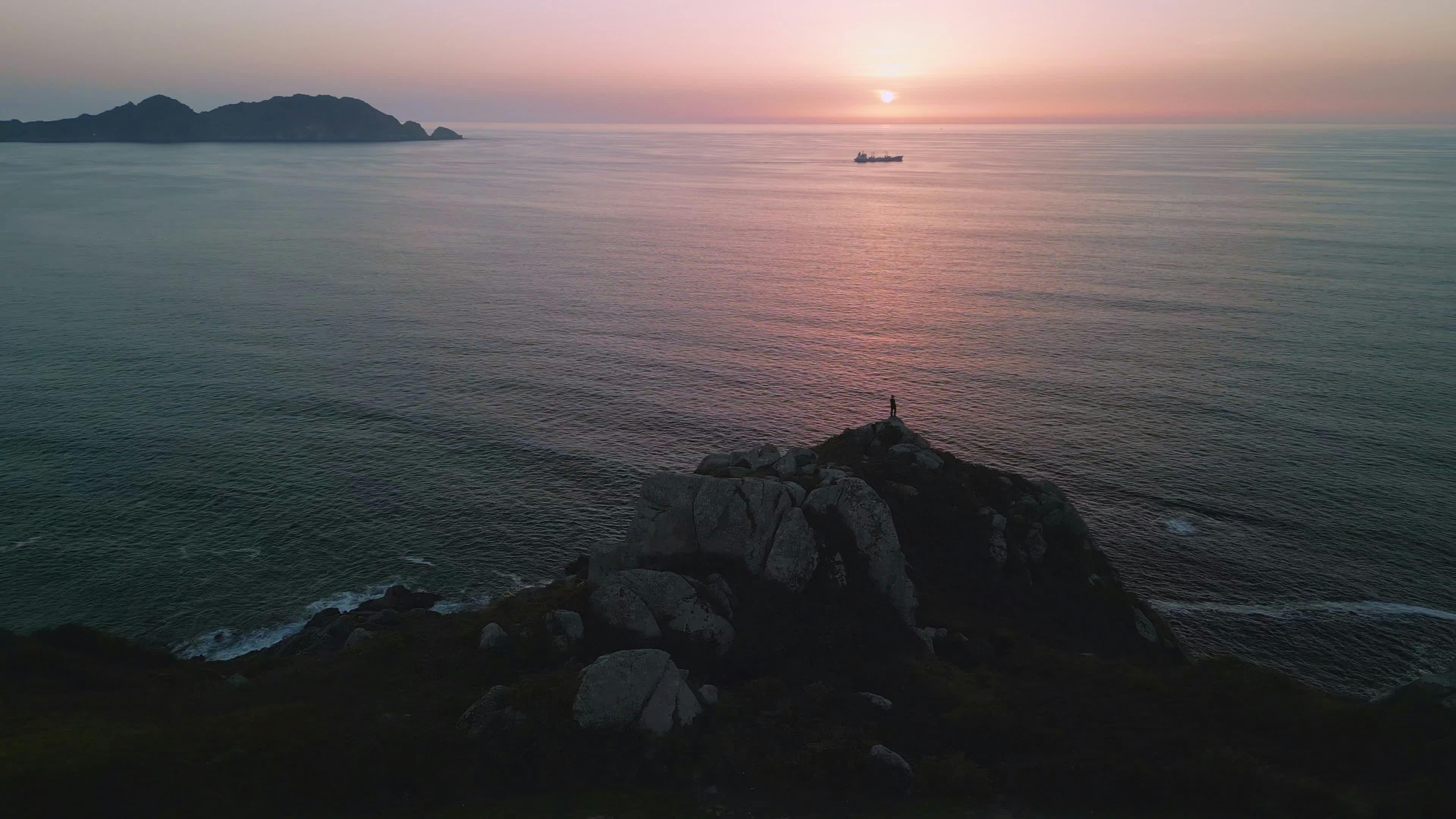 Discover cliff-view, a story-driven footage | Artlist