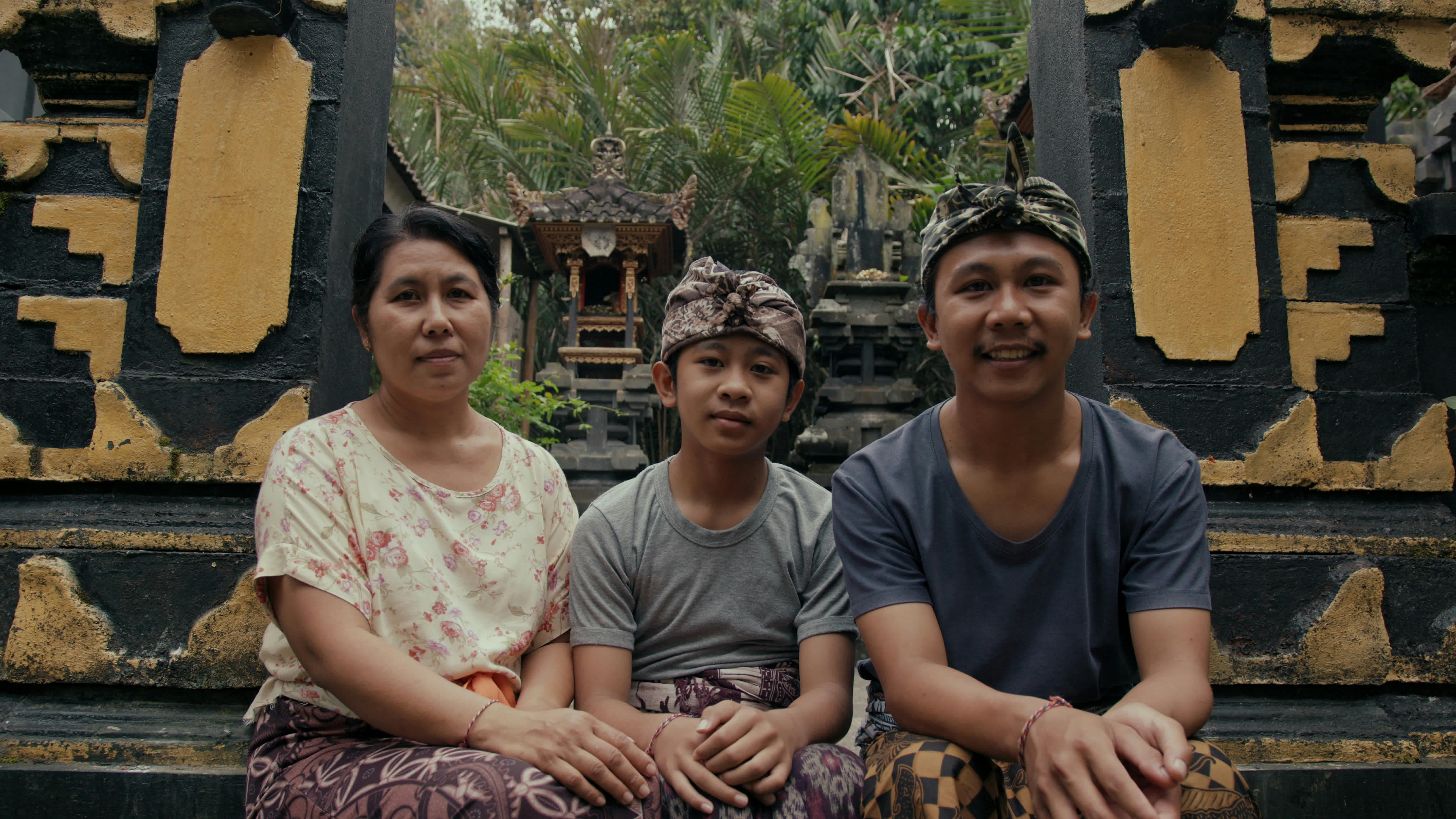 Discover indonesian-family-hosting-tourists, a story-driven footage ...