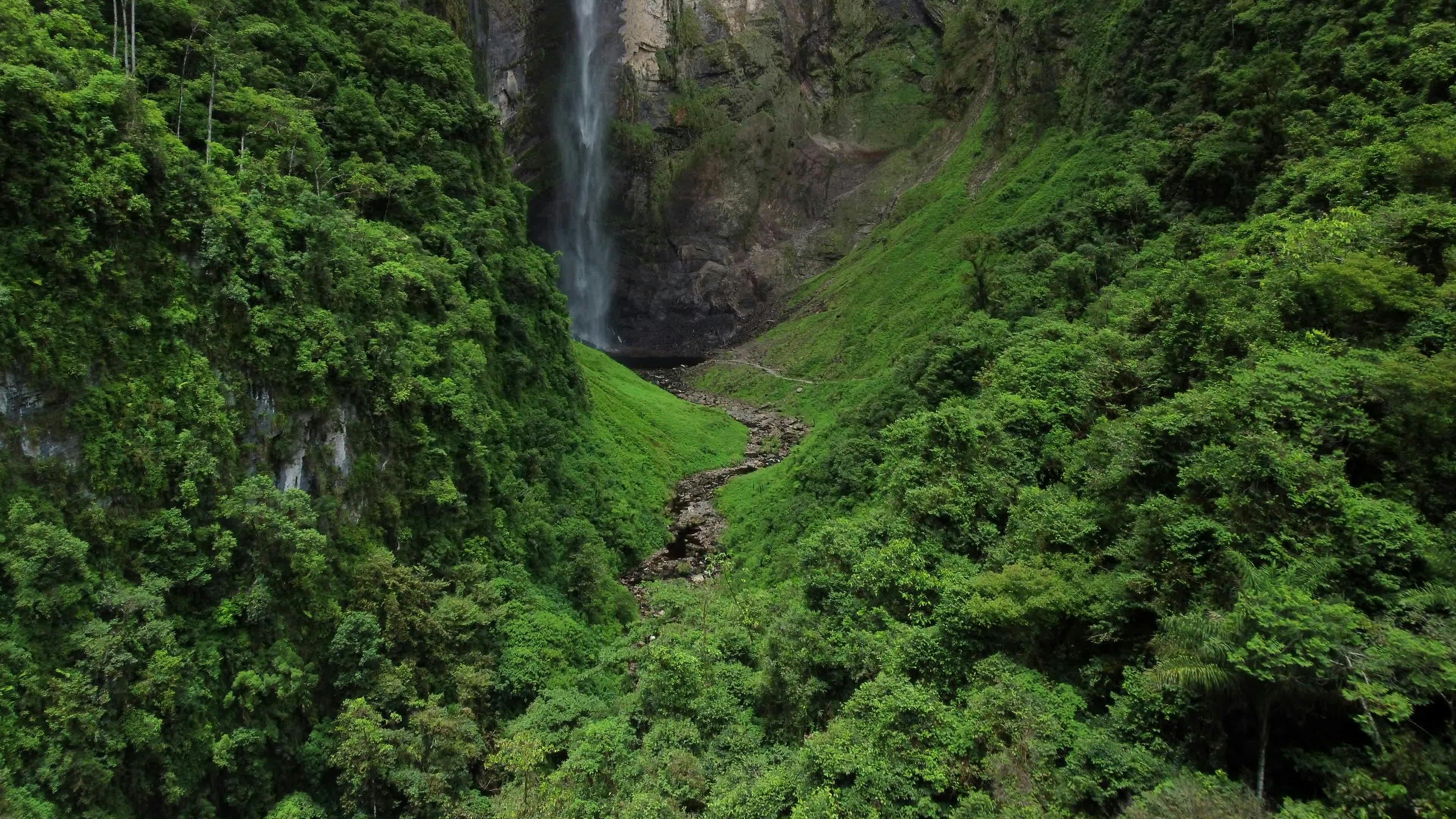 Discover cascade-aerials, a story-driven footage | Artlist