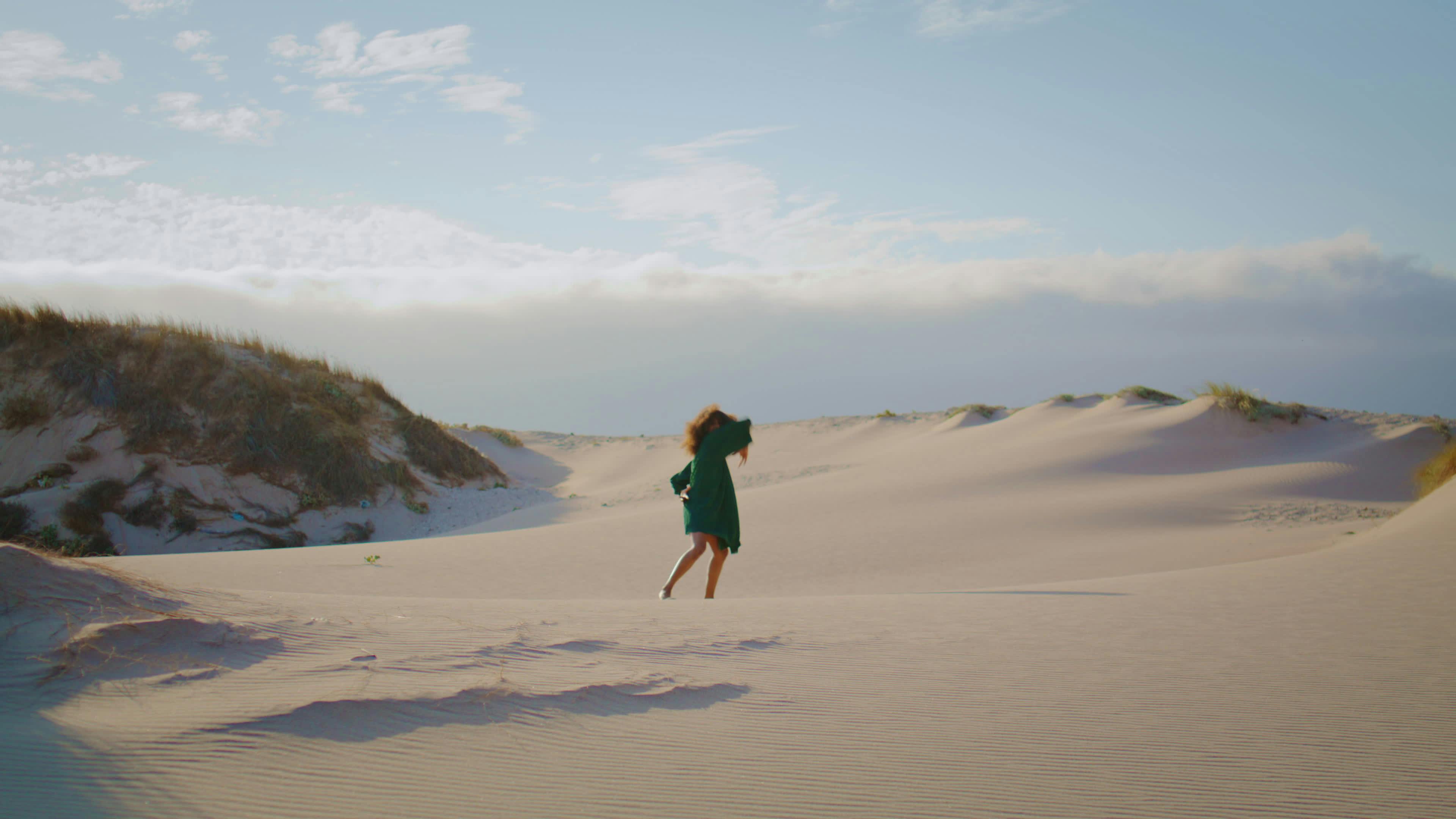 Discover sand-dune-dancing, a story-driven footage | Artlist