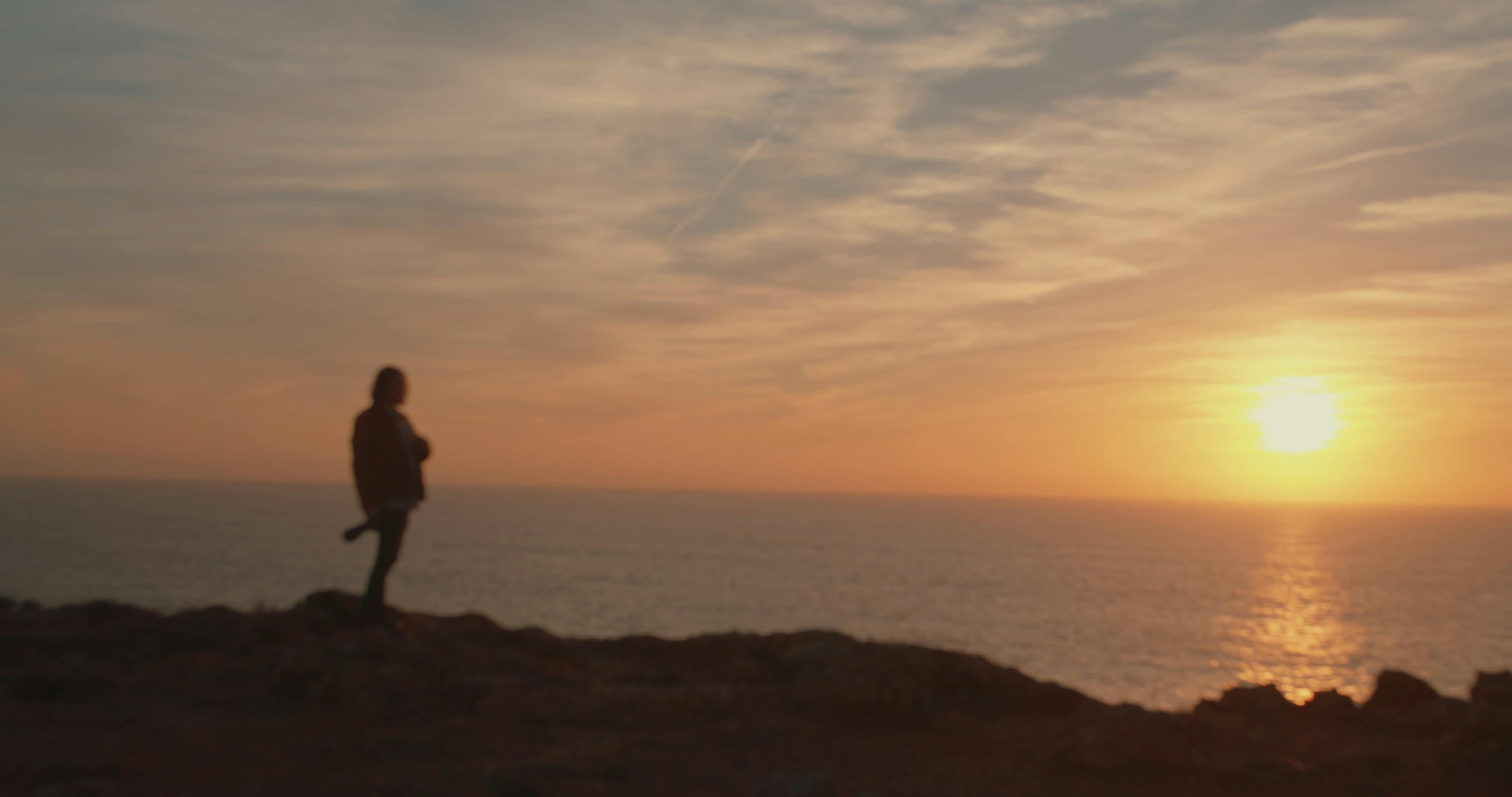 Discover sunset-photographer, a story-driven footage | Artlist