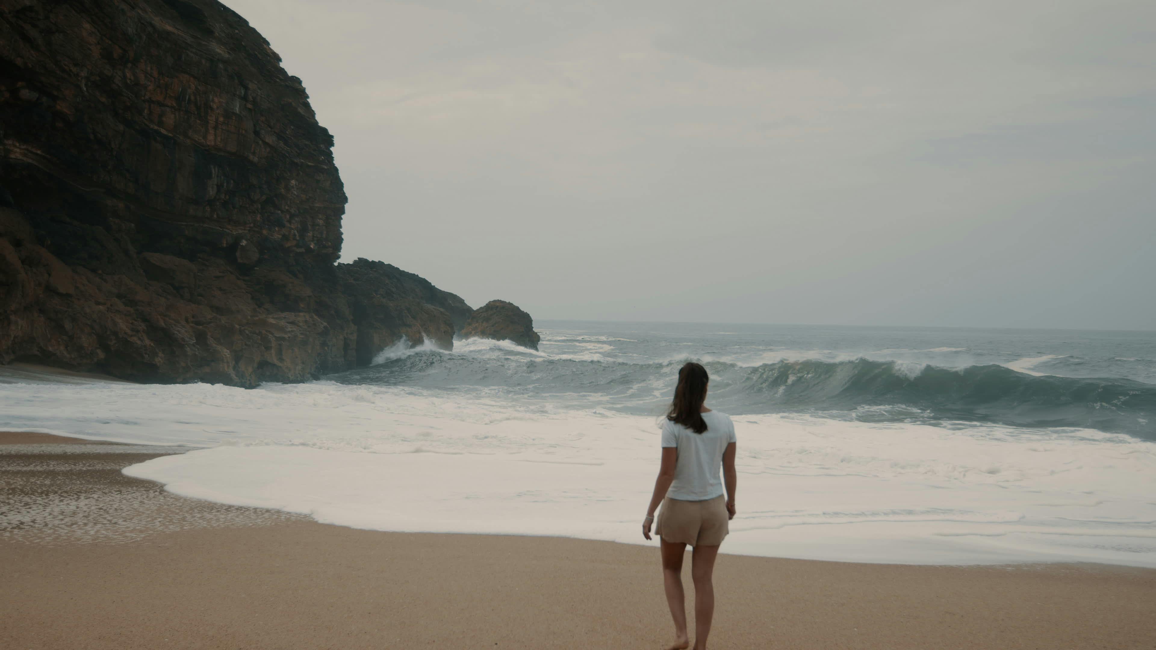 Discover wave-watching, a story-driven footage | Artlist
