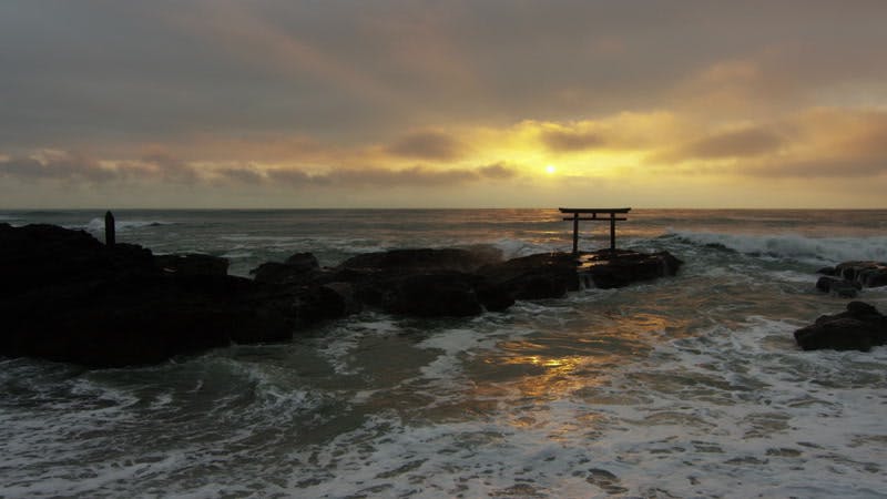 Torii, Gate, Waves, Ocean by Brad Kremer – Stock Footage | Artlist