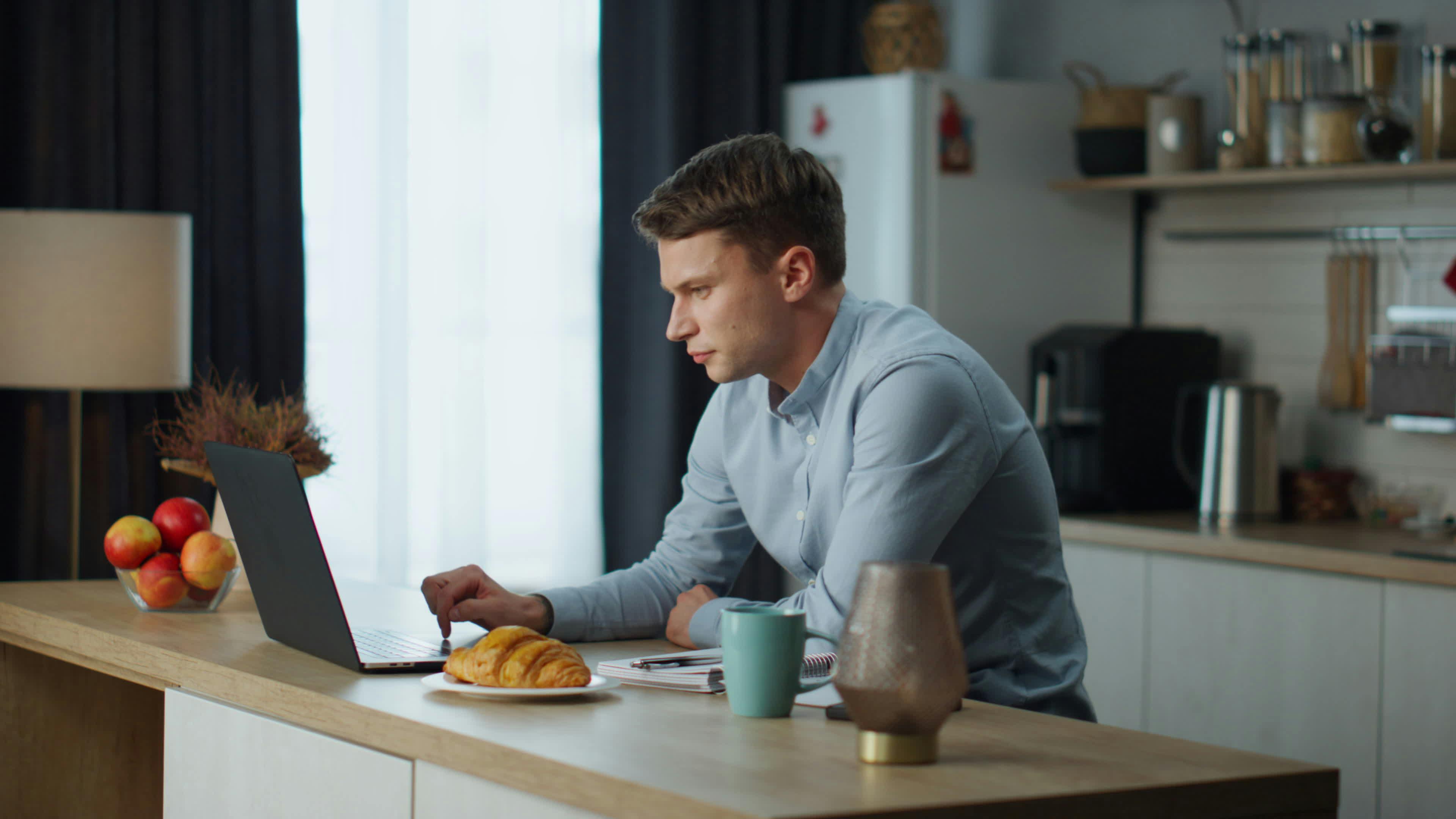 Discover working-from-home, a story-driven footage | Artlist