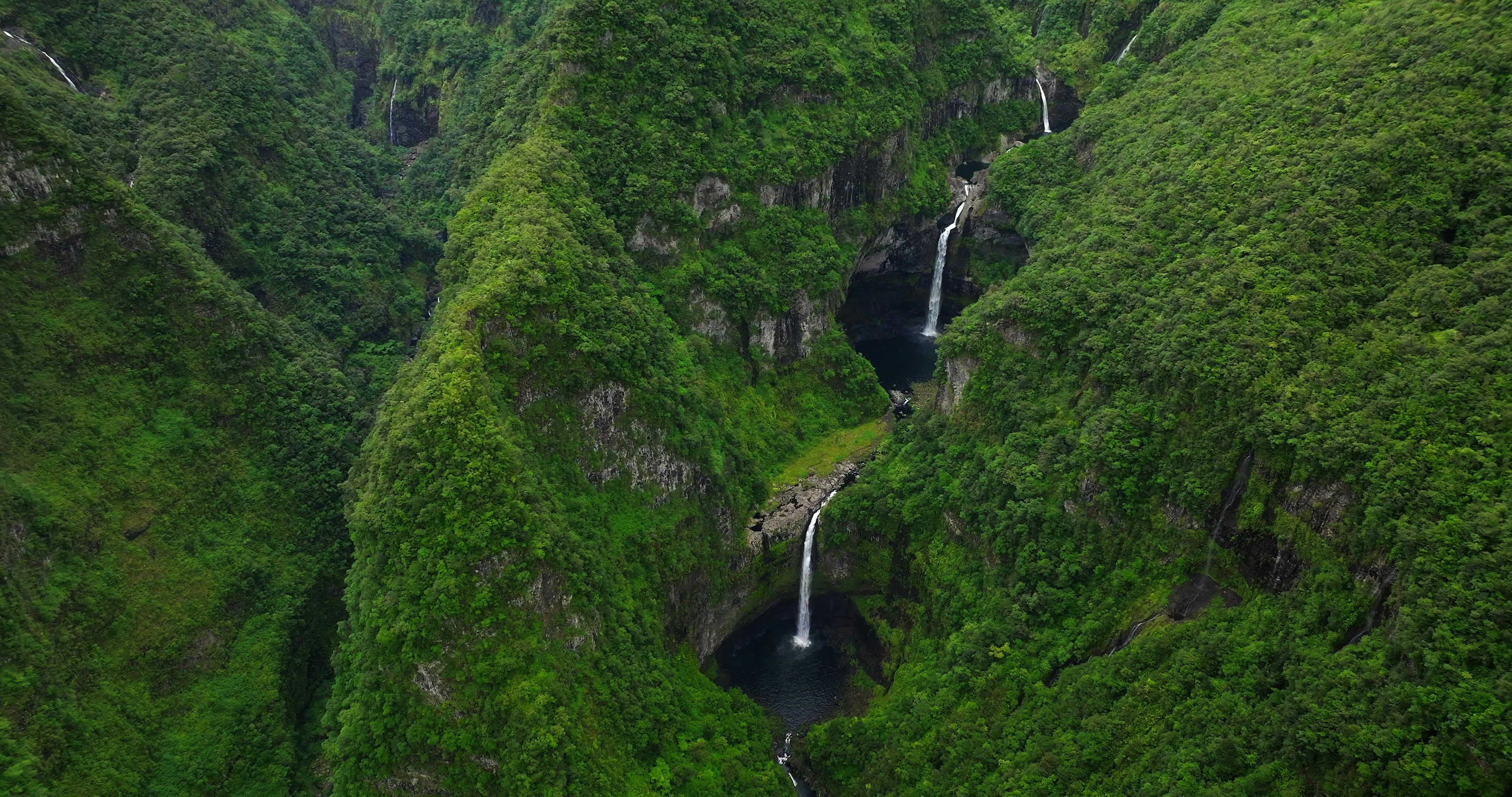 Discover reunion-island-waterfalls, a story-driven footage | Artlist