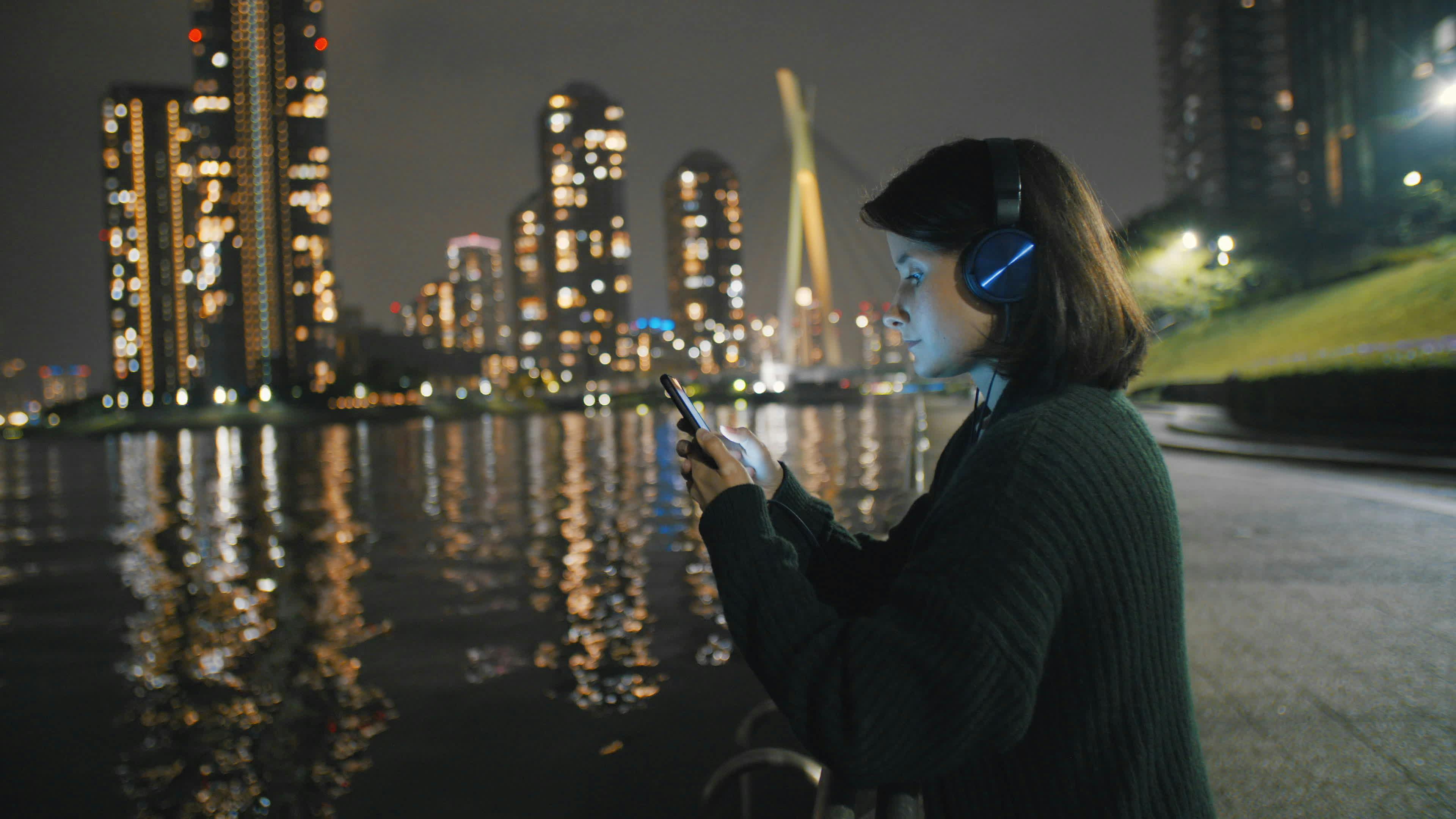 Discover smartphone-at-night, a story-driven footage | Artlist