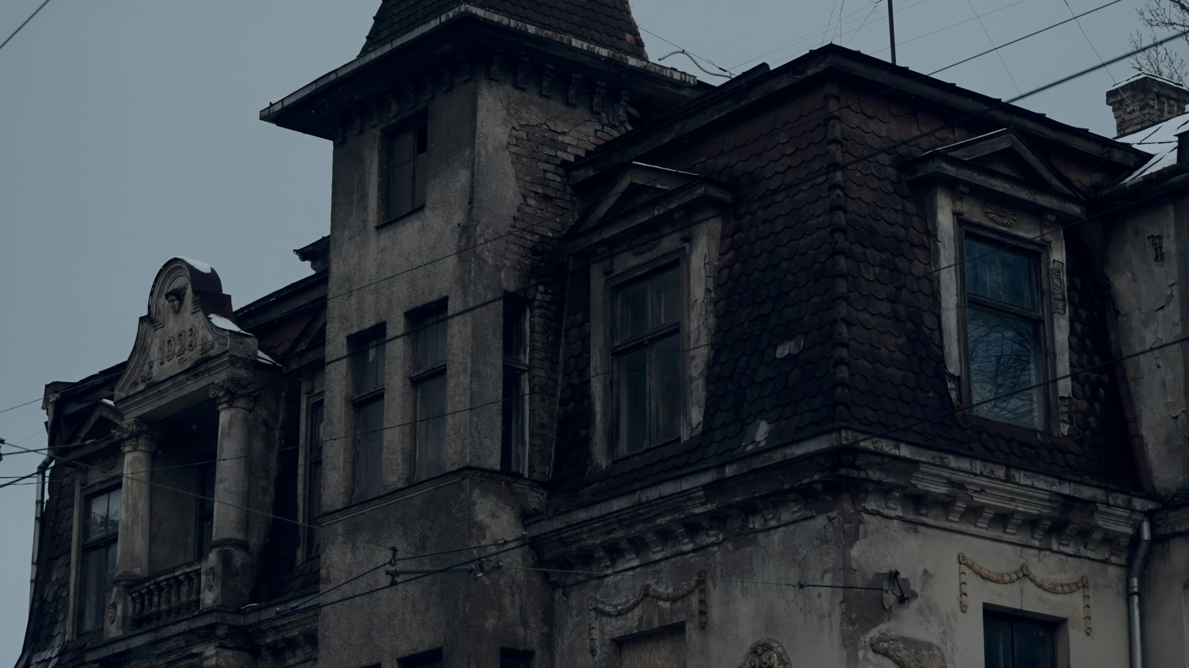 Discover gloomy-city-buildings, a story-driven footage | Artlist