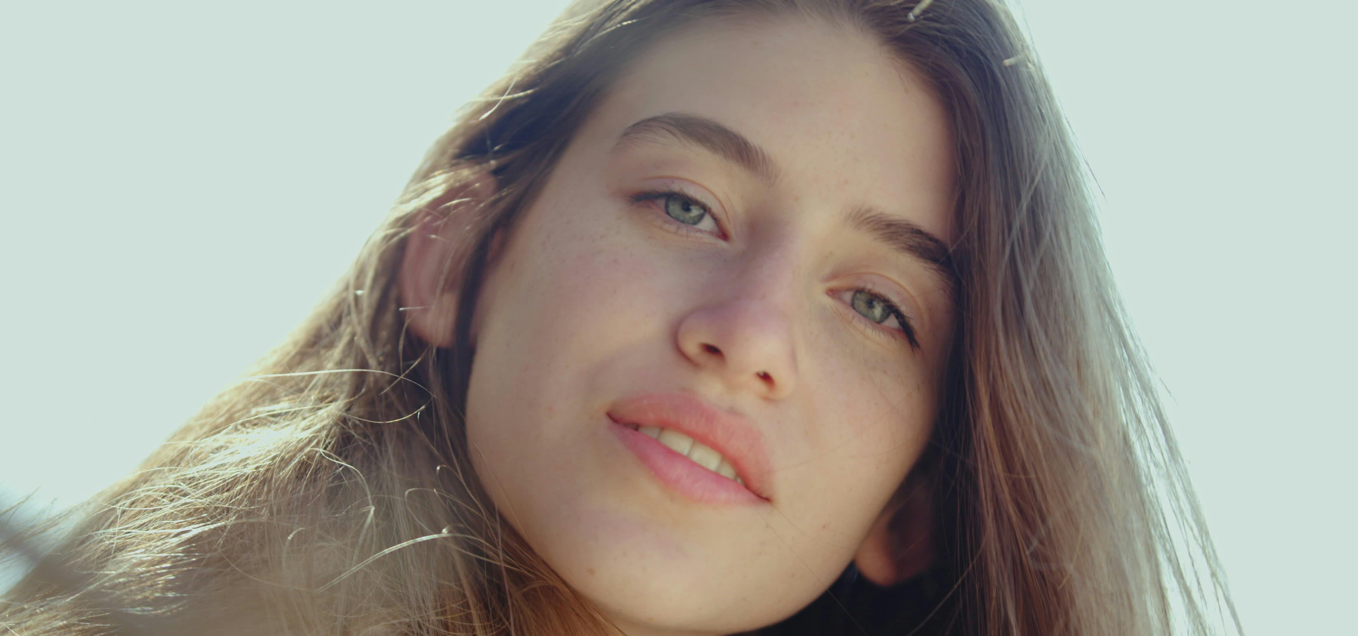 Discover dreamy-gaze, a story-driven footage | Artlist