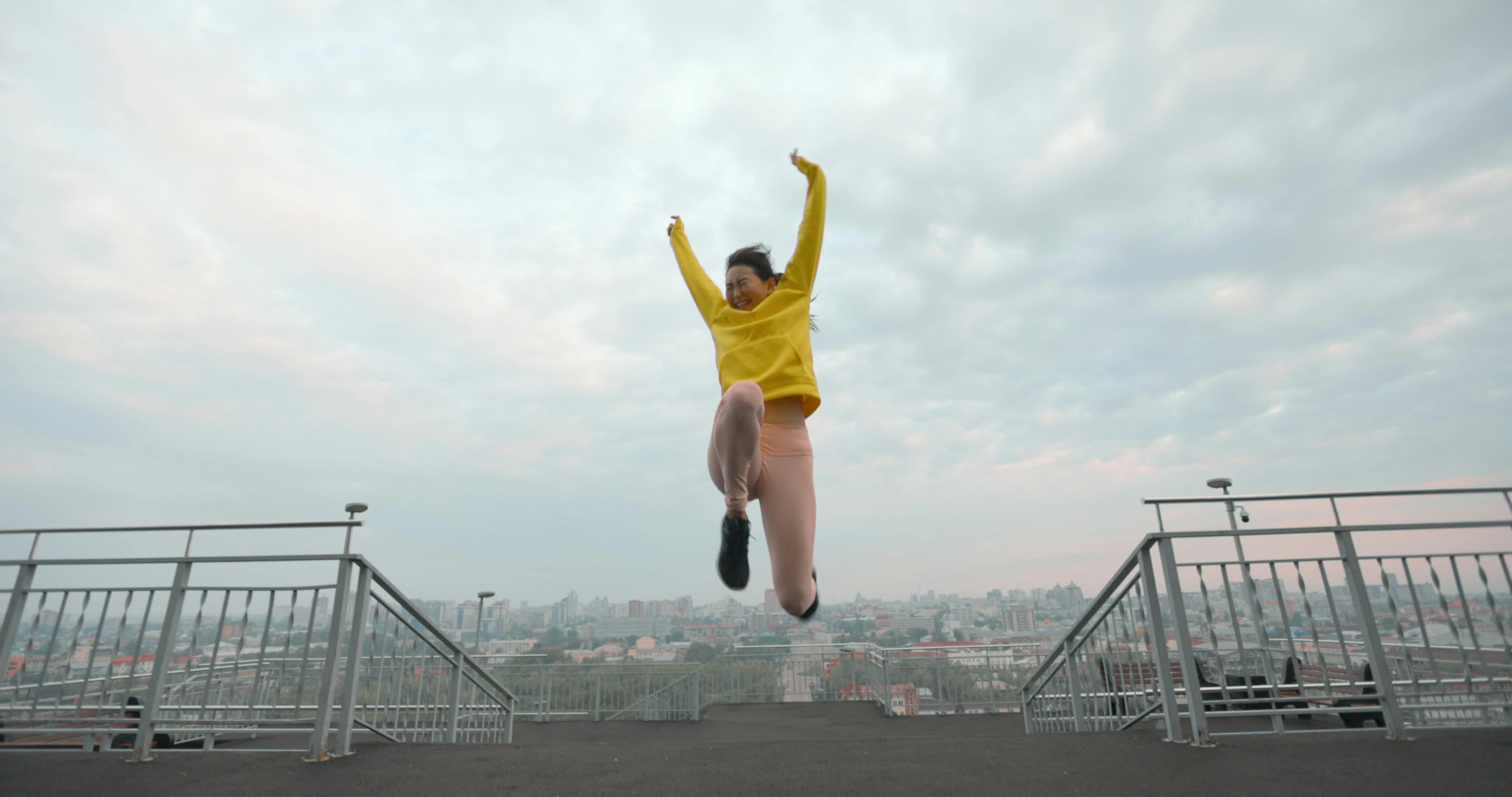 Discover working-out-in-yellow, a story-driven footage | Artlist