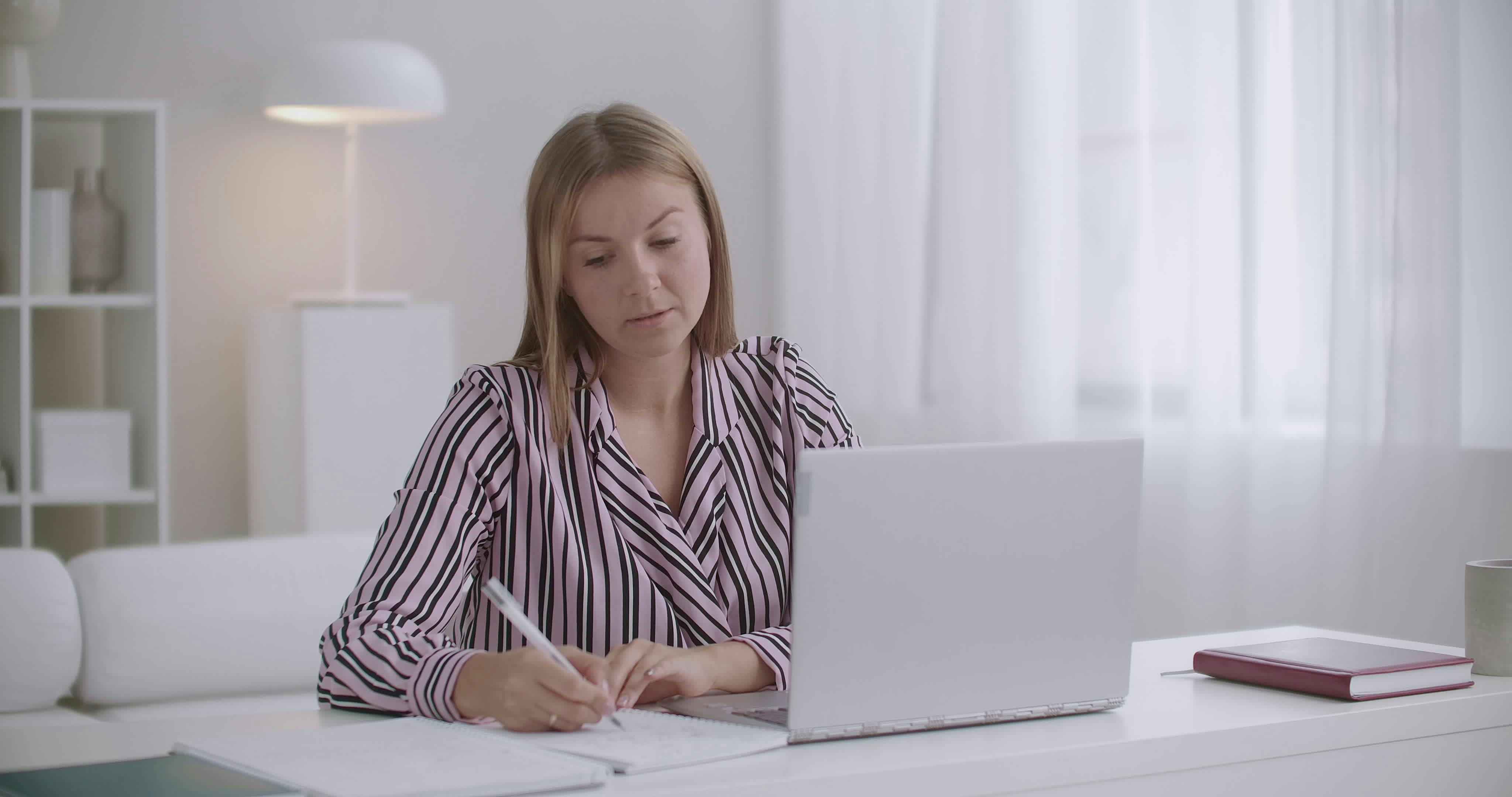 Discover working-from-home, a story-driven footage | Artlist